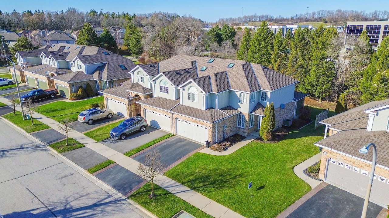 15 Candle Crescent, Kitchener | End Unit Townhome in Deer Ridge! - YouTube