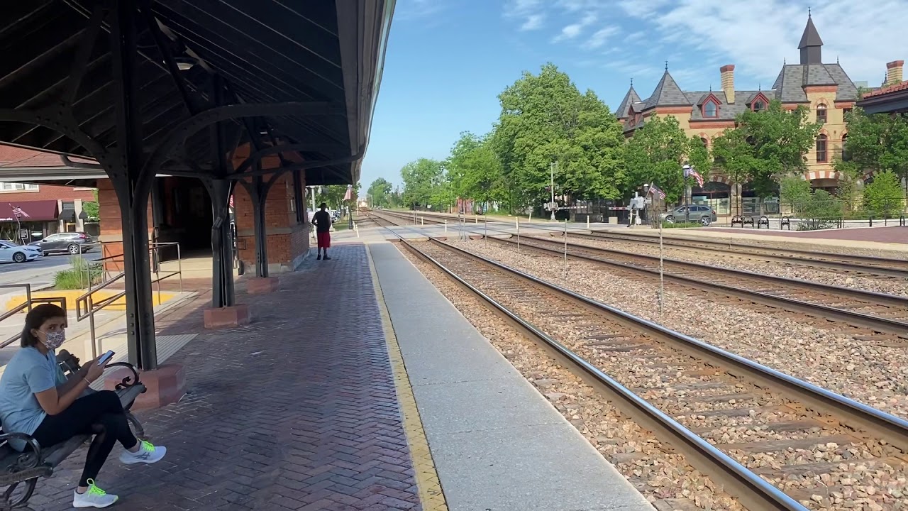 Outbound Metra 181 Arrives at Riverside IL - YouTube