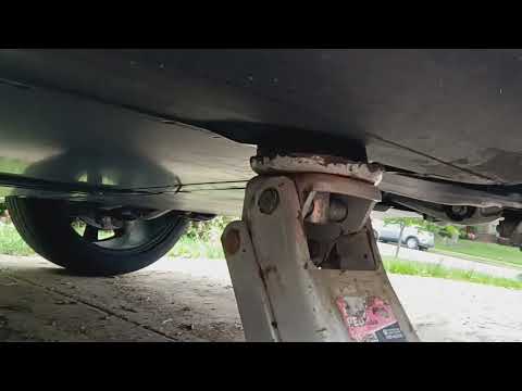 Jacking Up a 2022 Tesla Model Y For a Single Tire Change - YouTube