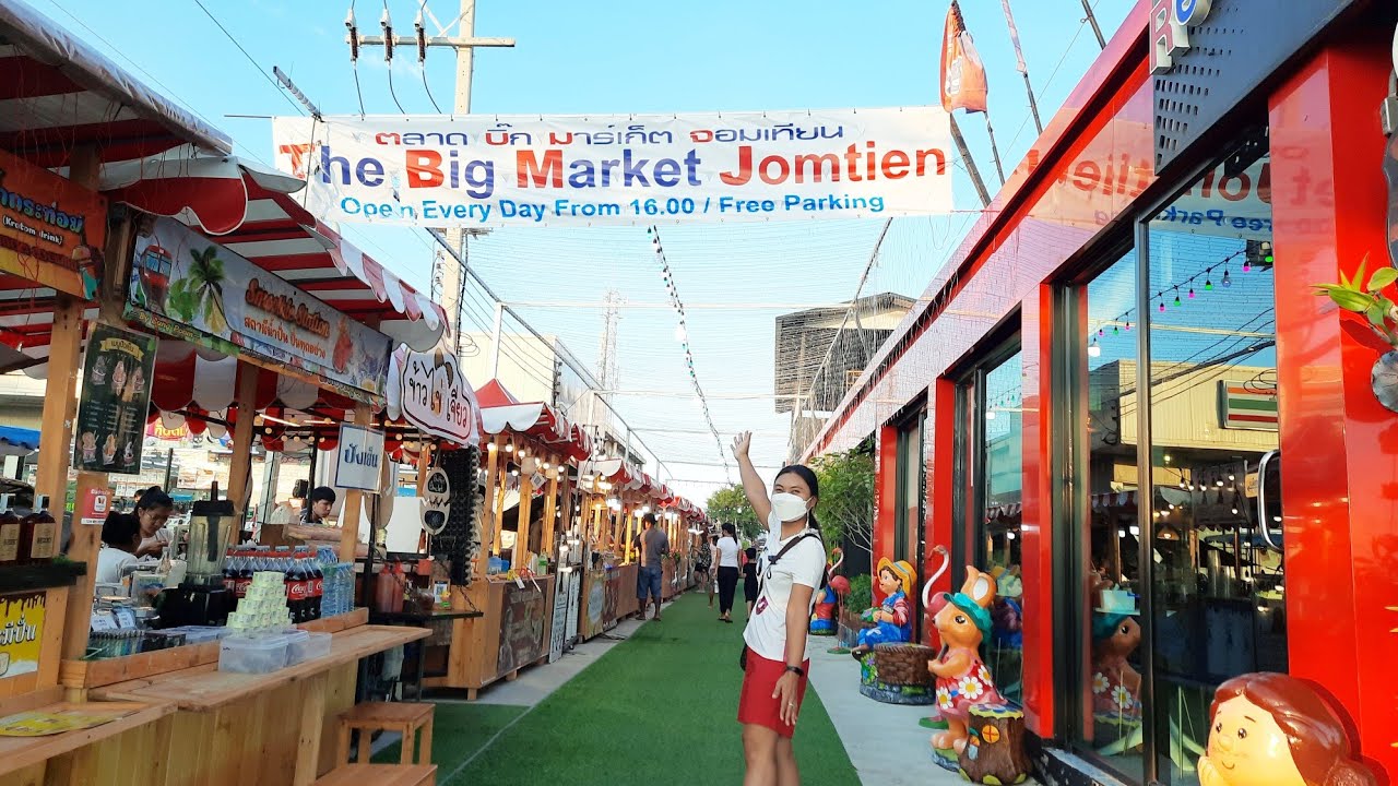 Street foods at The Big Market Jomtien in Pattaya.ตลาดใหม่ จอมเทียน ...