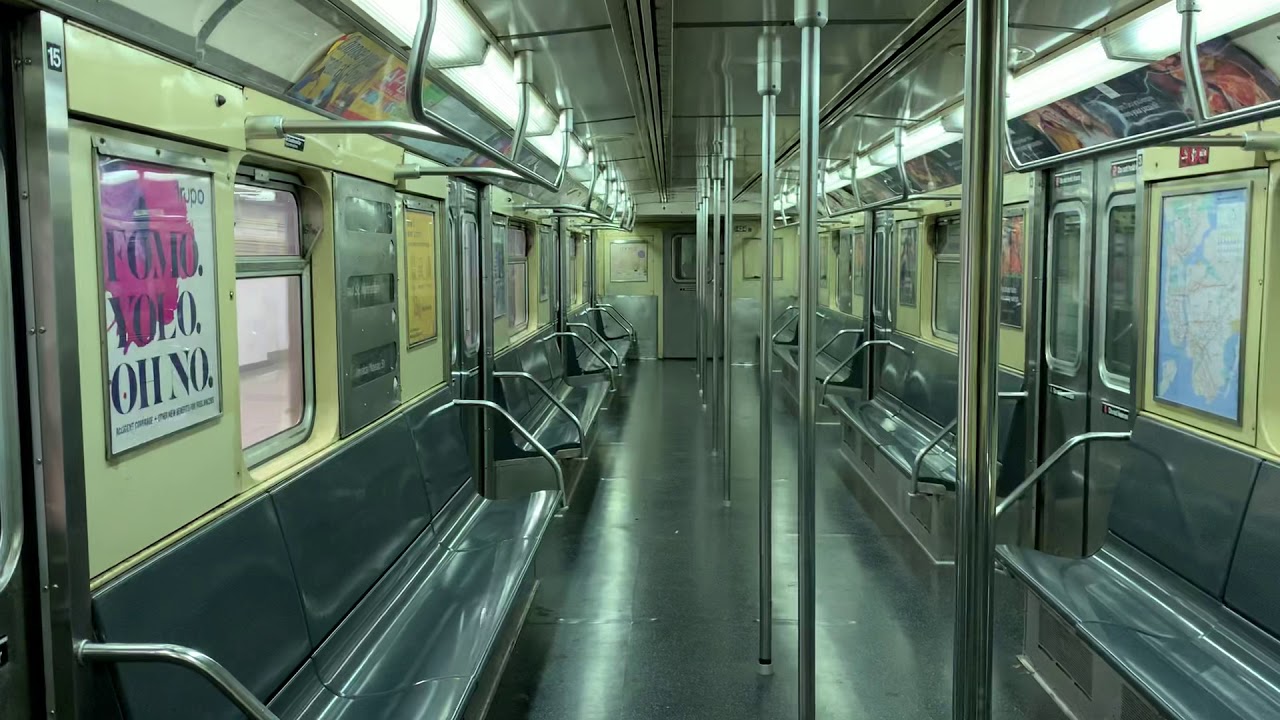 Inside of an empty R32 (Z) train - YouTube
