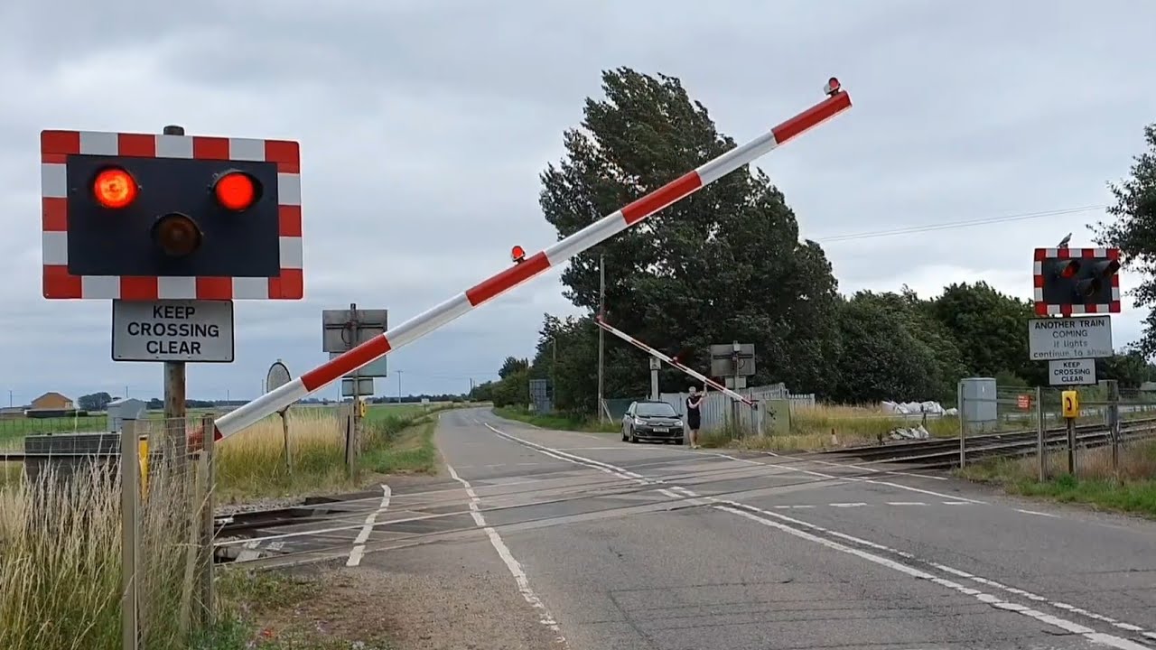 Rare Crossing at Horsemoor Level Crossing, Cambridgeshire - YouTube