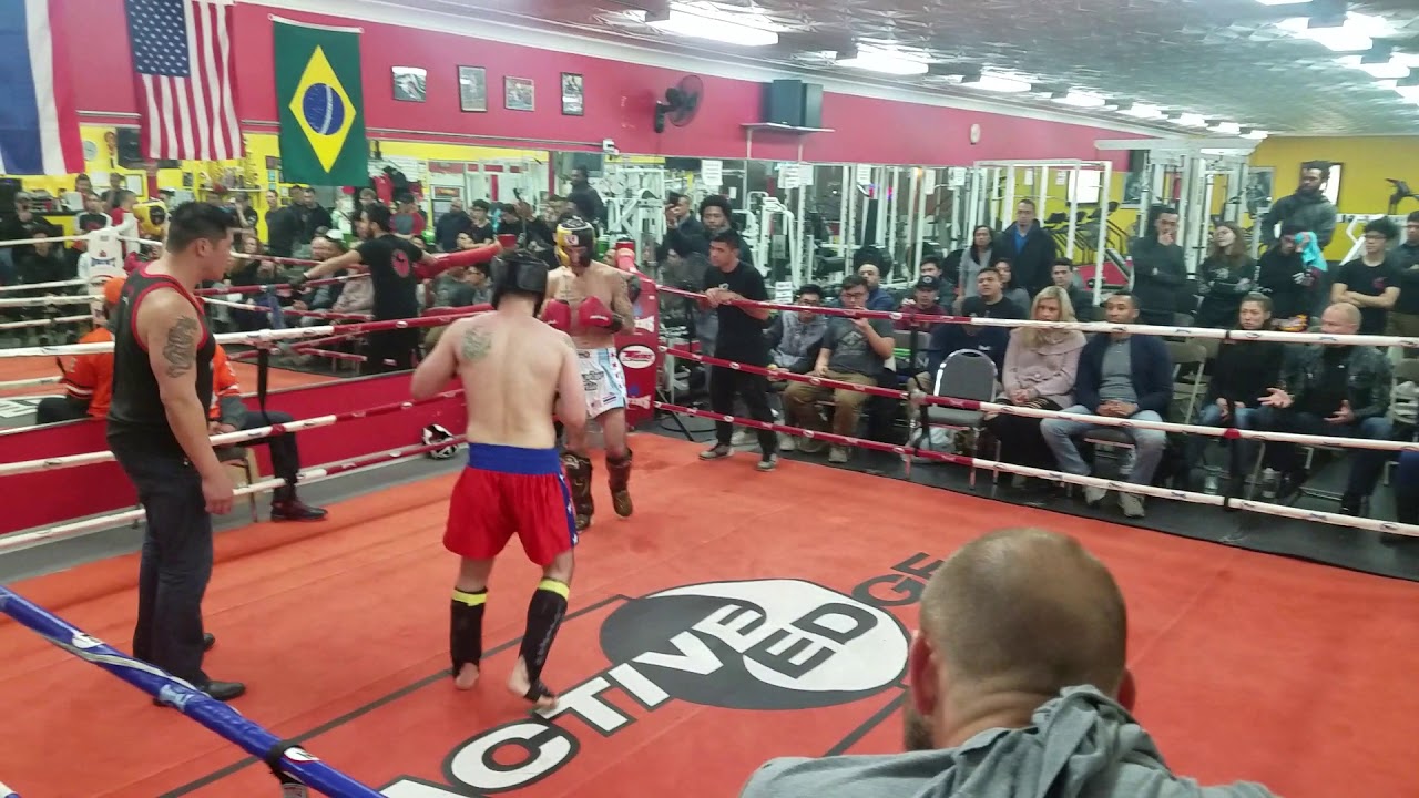 Travis kick boxing match (Round 3) - YouTube