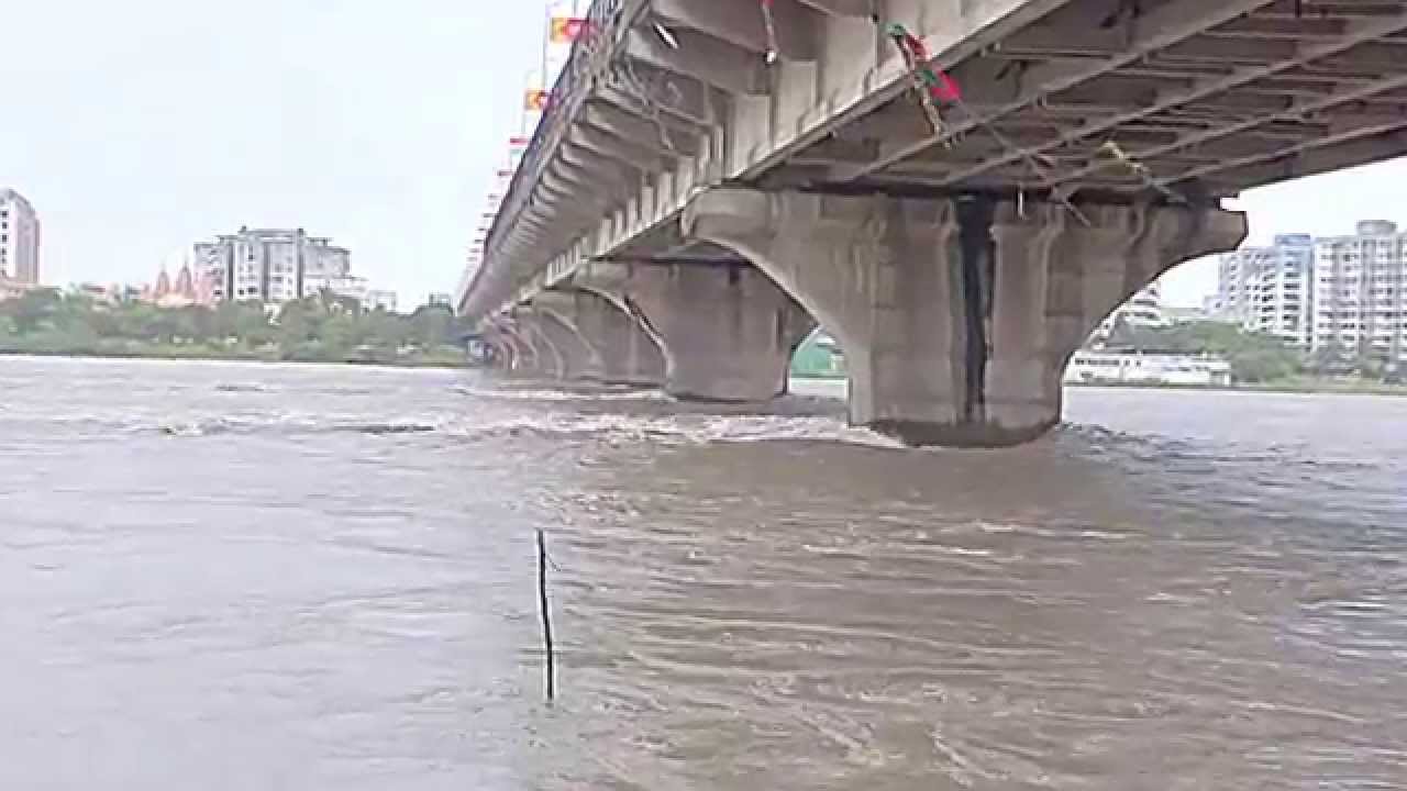surat tapi river at 26 july (vasav desai) - YouTube
