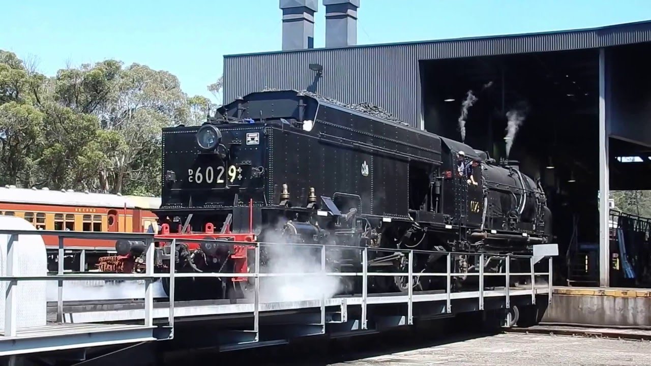 Locomotive 6029 moves onto turntable at Trainworks Steamfest 2016 - YouTube