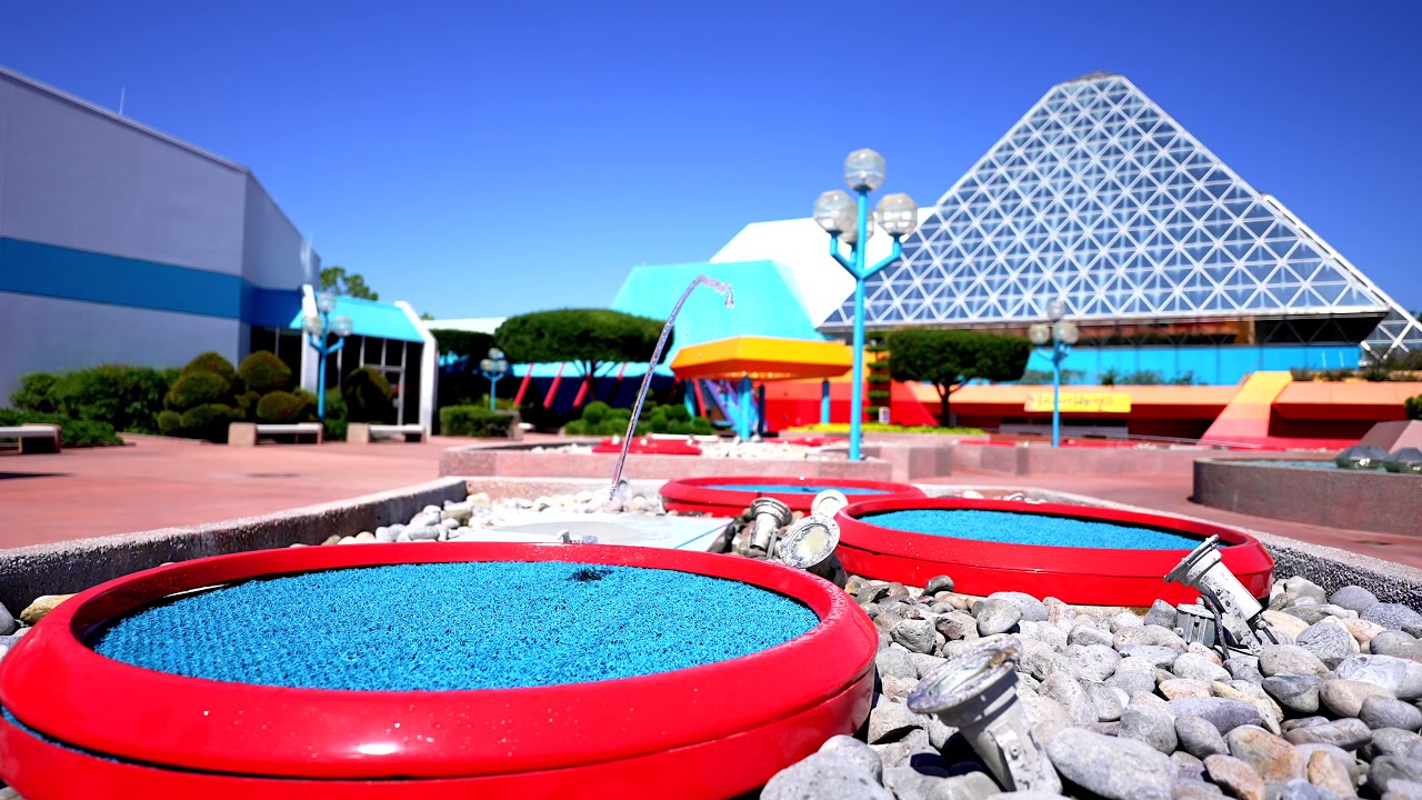 EPCOT Imagination! pavilion leaping fountains - YouTube