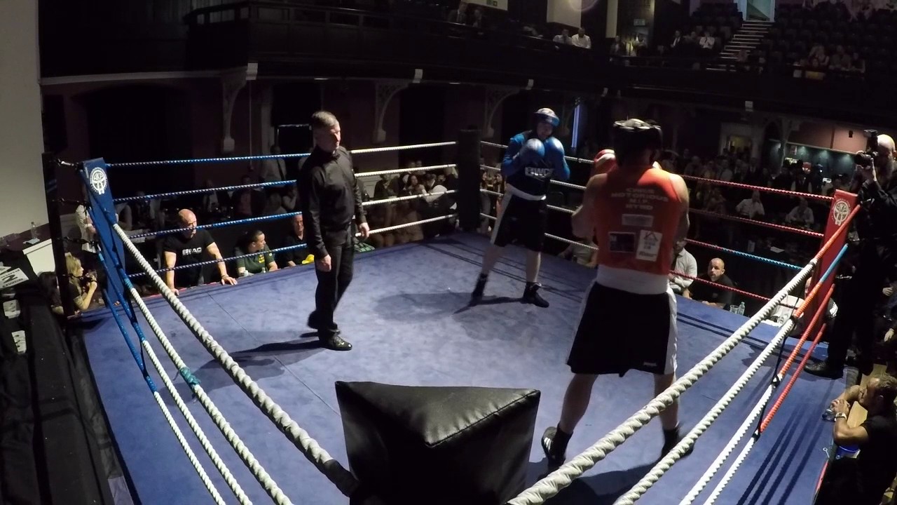 Ultra White Collar Boxing | Alloa | Chris Hynd VS Brian Mclaughlan ...