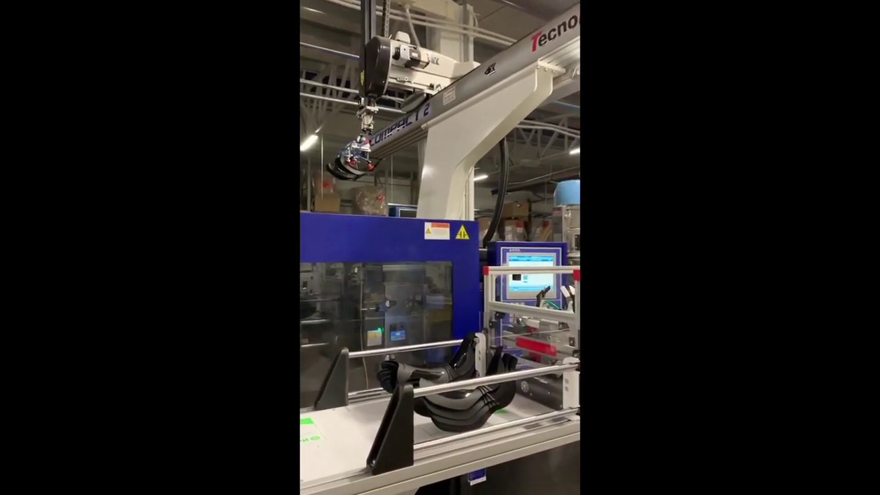 EOAT and Runner cutting station - YouTube