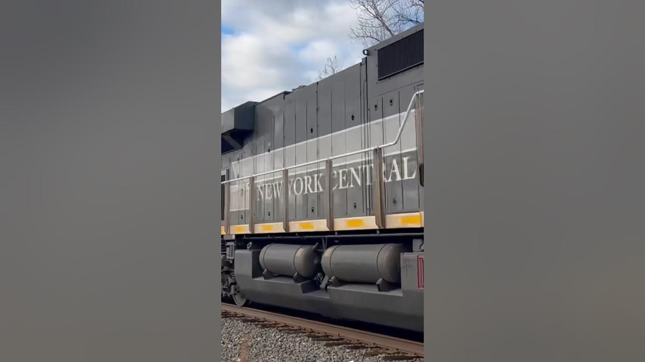 CSX 1853 NYC Heritage Unit Leading! - YouTube