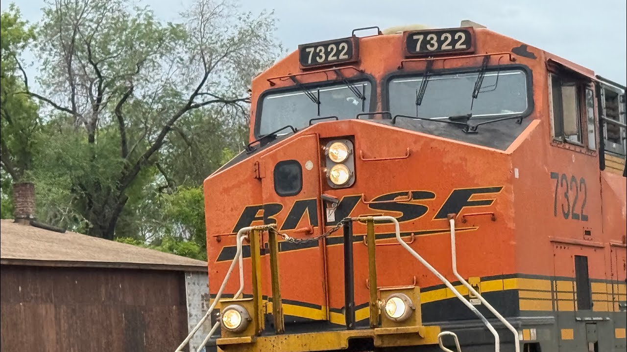 BNSF 7322 Leads the NTWSUP NORTH - Hinkley Subdivision - YouTube