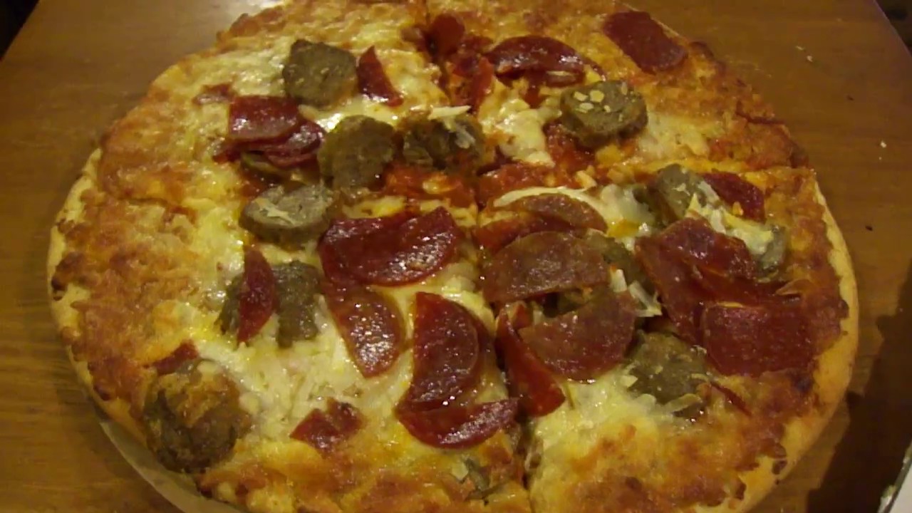 Screamin' Sicilian Mambo Italiano Italian Combination Pizza - YouTube