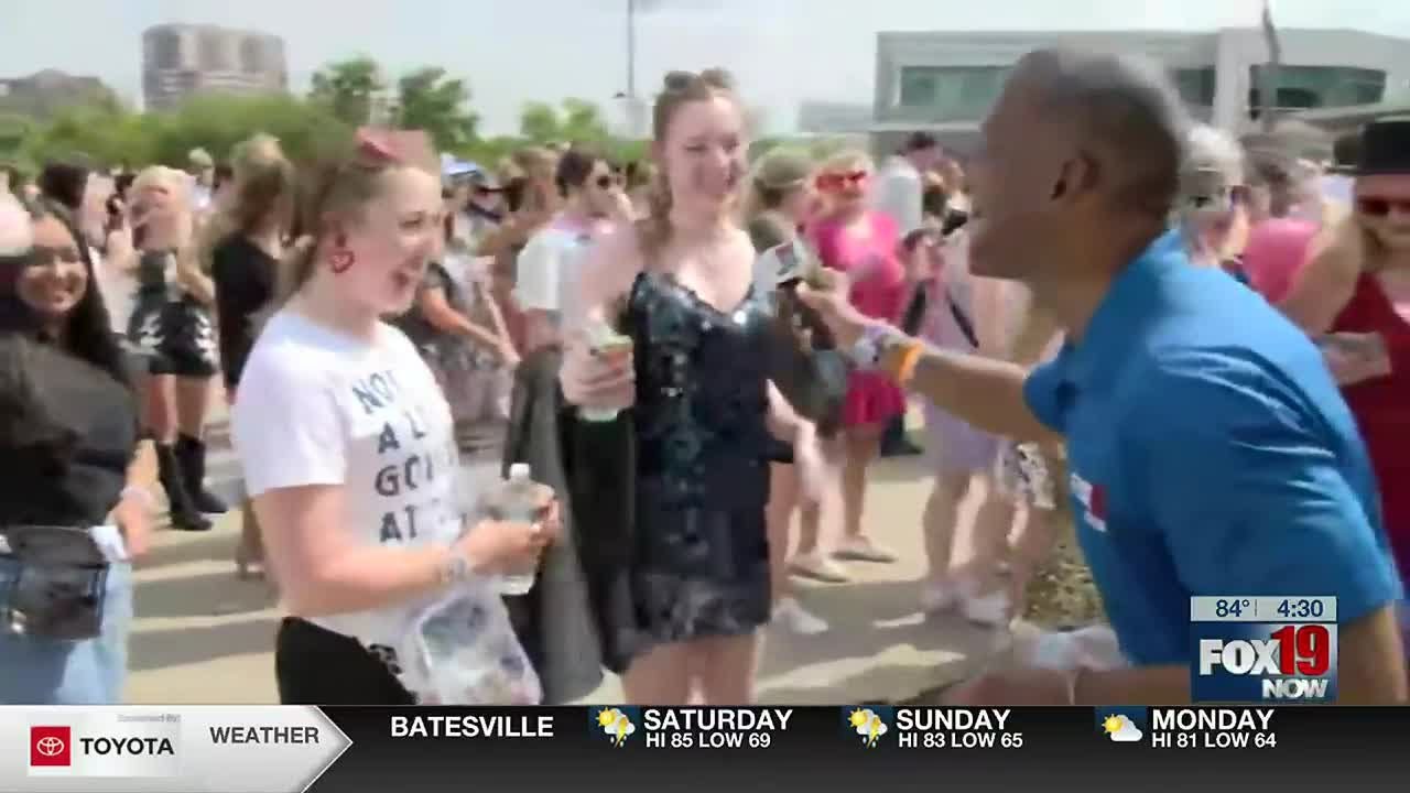 Gates open for Taylor Swift concert - YouTube