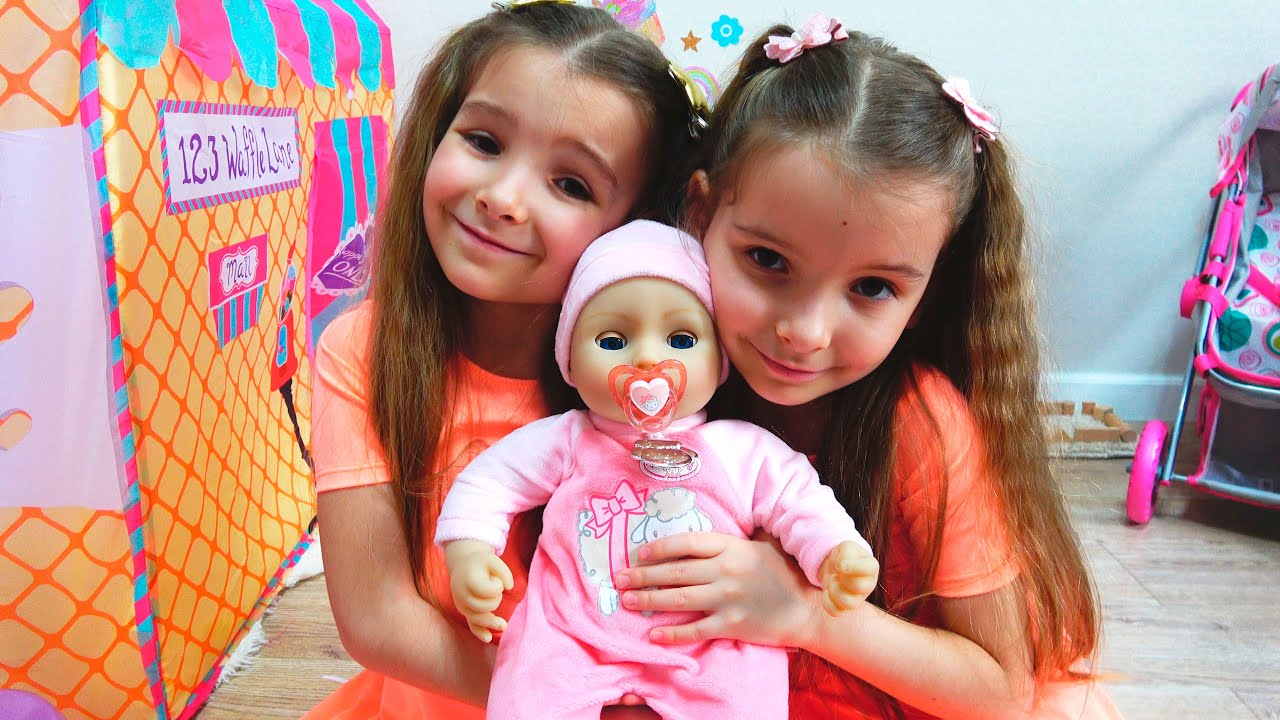 Кукла Беби Анабель - Kids Play with Baby Annabel Doll - Видео для детей ...