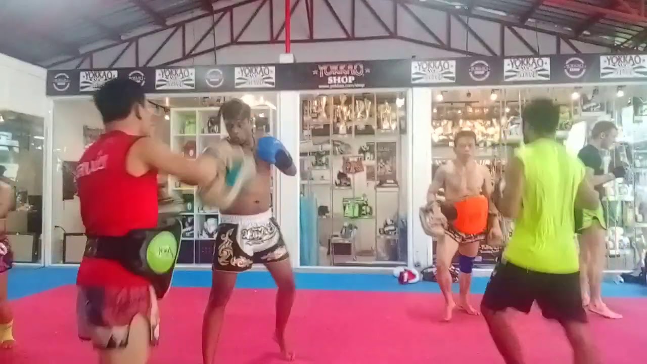 ( saenchai) yokkao muay Thai gym ,Bangkok Thailand - YouTube