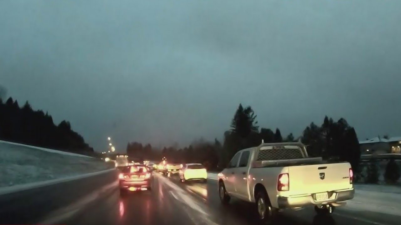 Icy Wednesday commute as Oregon gets more snow - YouTube