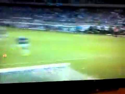 Torcedora do Bahia paga peitinho contra o Cruzeiro