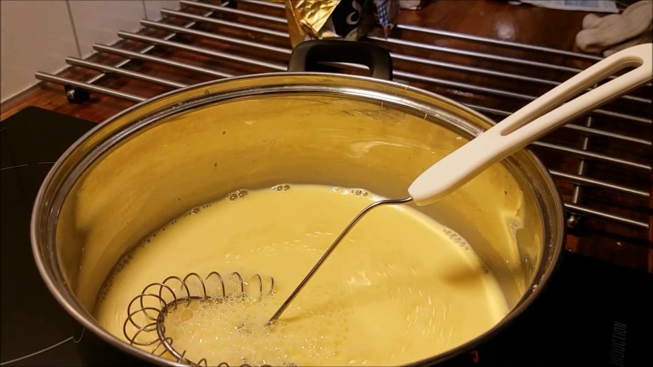 Norwegian bread (skolebolle & skjokoladebolle) - YouTube