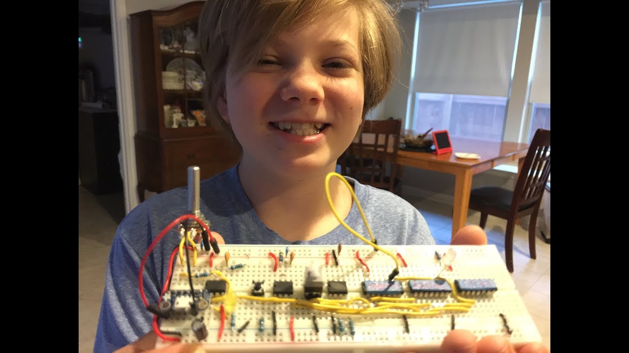 8-bit computer: completed 555 clock - YouTube