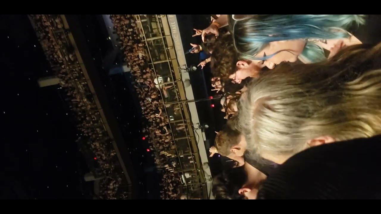 Babymetal crowd singing system of a down June 25 mgm boston - YouTube