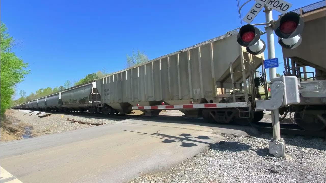 NS 4676, 4516 & 7664 muscle the heavy, southbound grainer past Clonts Rd - YouTube