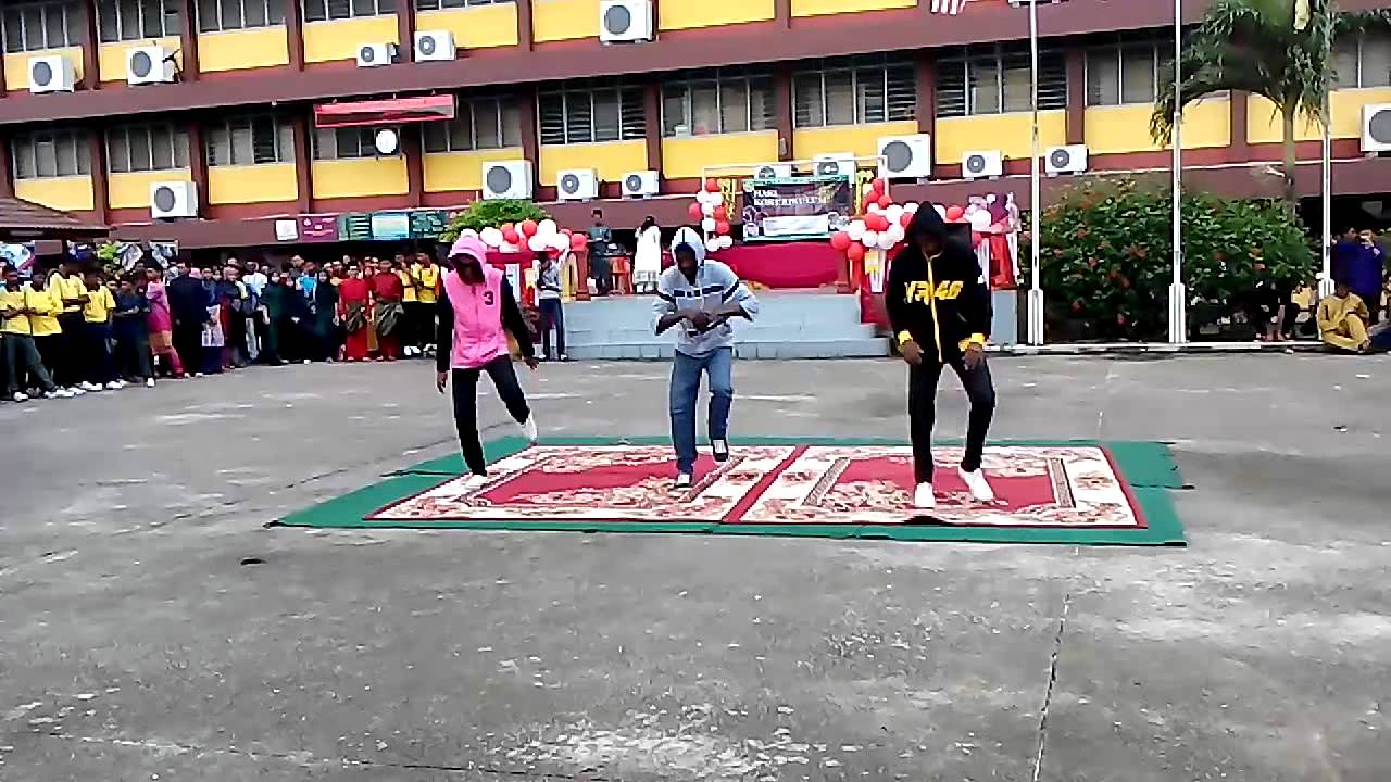 U2 koko/sambutan hari raya dance performance o - YouTube