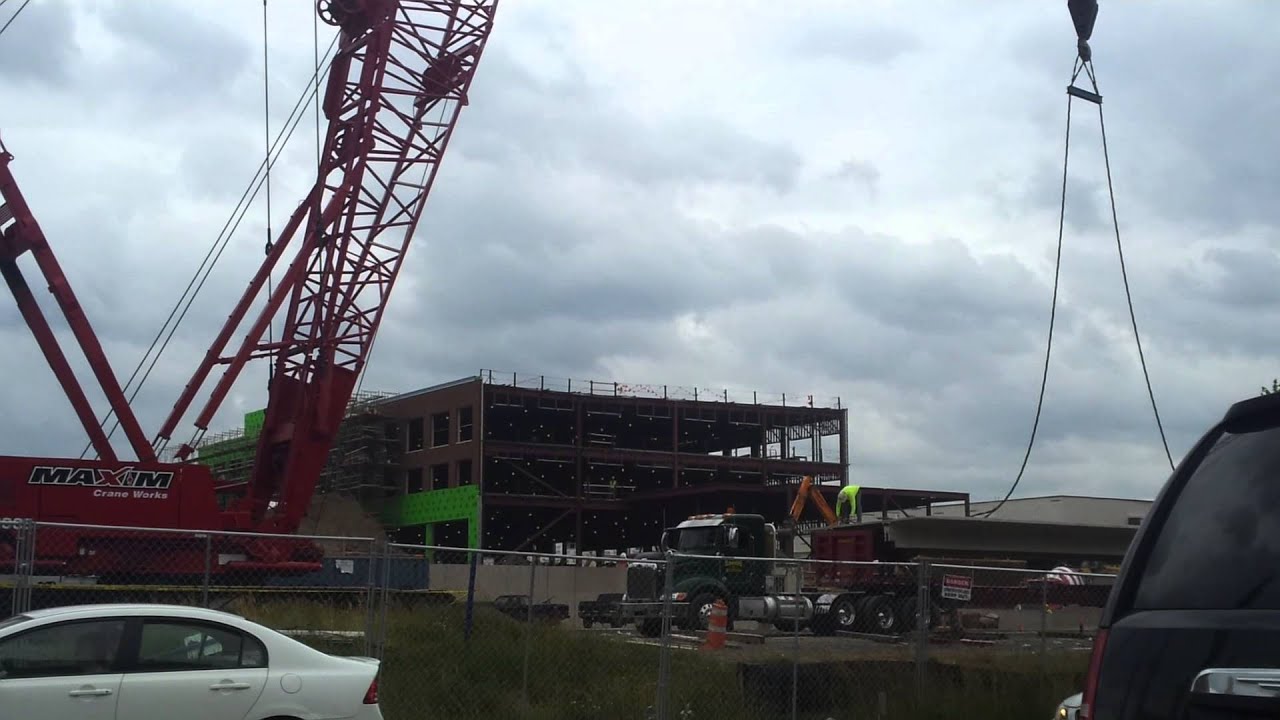 Huge Super Crane in Action! June 11, 2014 1:33 PM - YouTube