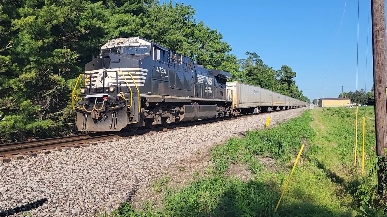 NS 256 rolls through Jacksonville, IL on June 7, 2024 - YouTube