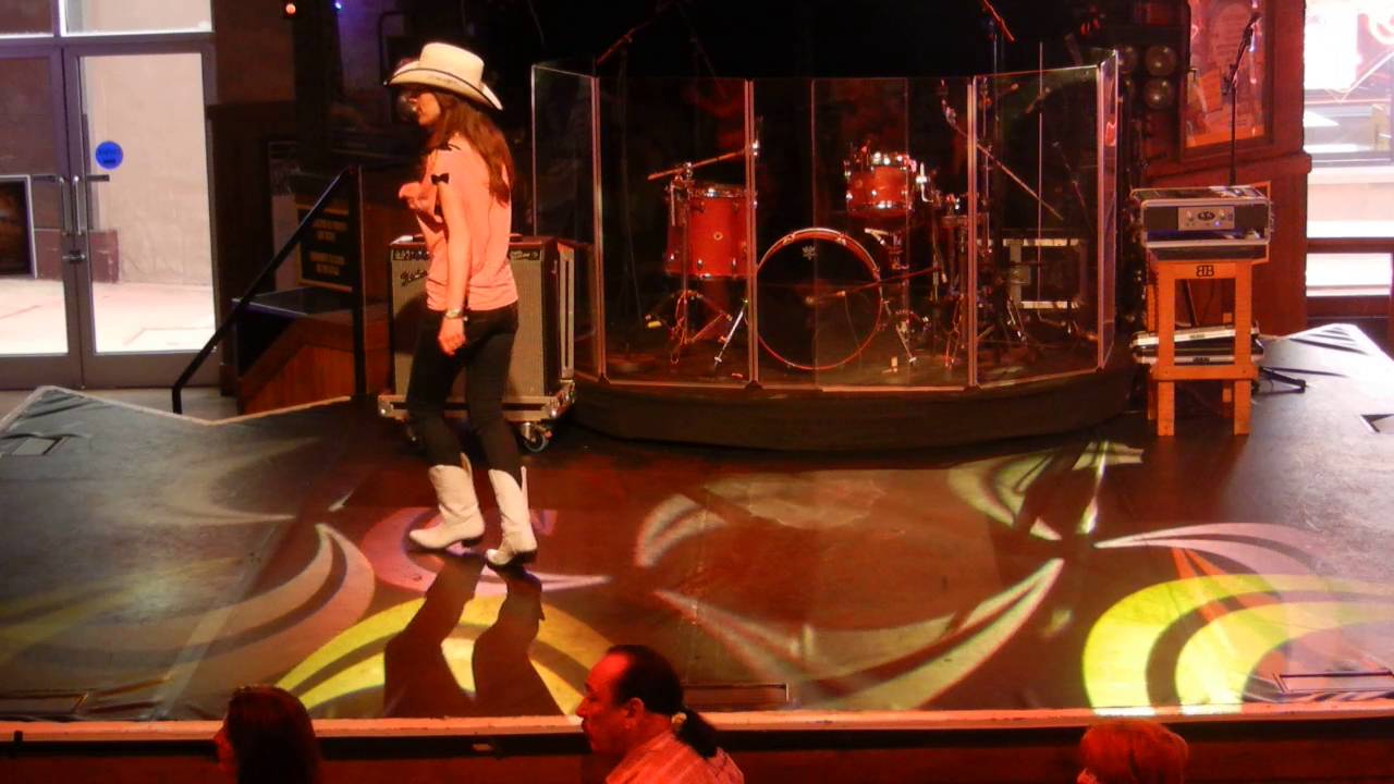 CURIOUS GIRL Line Dance (Démo) - Séverine Moulin Billy Bob's - YouTube