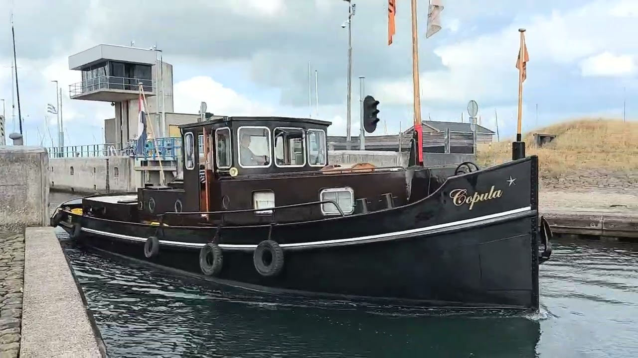 Sleepboot Copula (1930) Industrie 2VD6 bij sluis Goese Sas (tugboat ...