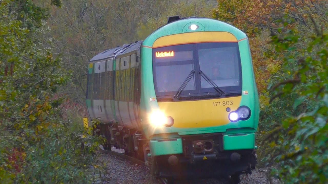 Southern Class 171 - 171803 Arrives At Uckfield From London Bridge ...