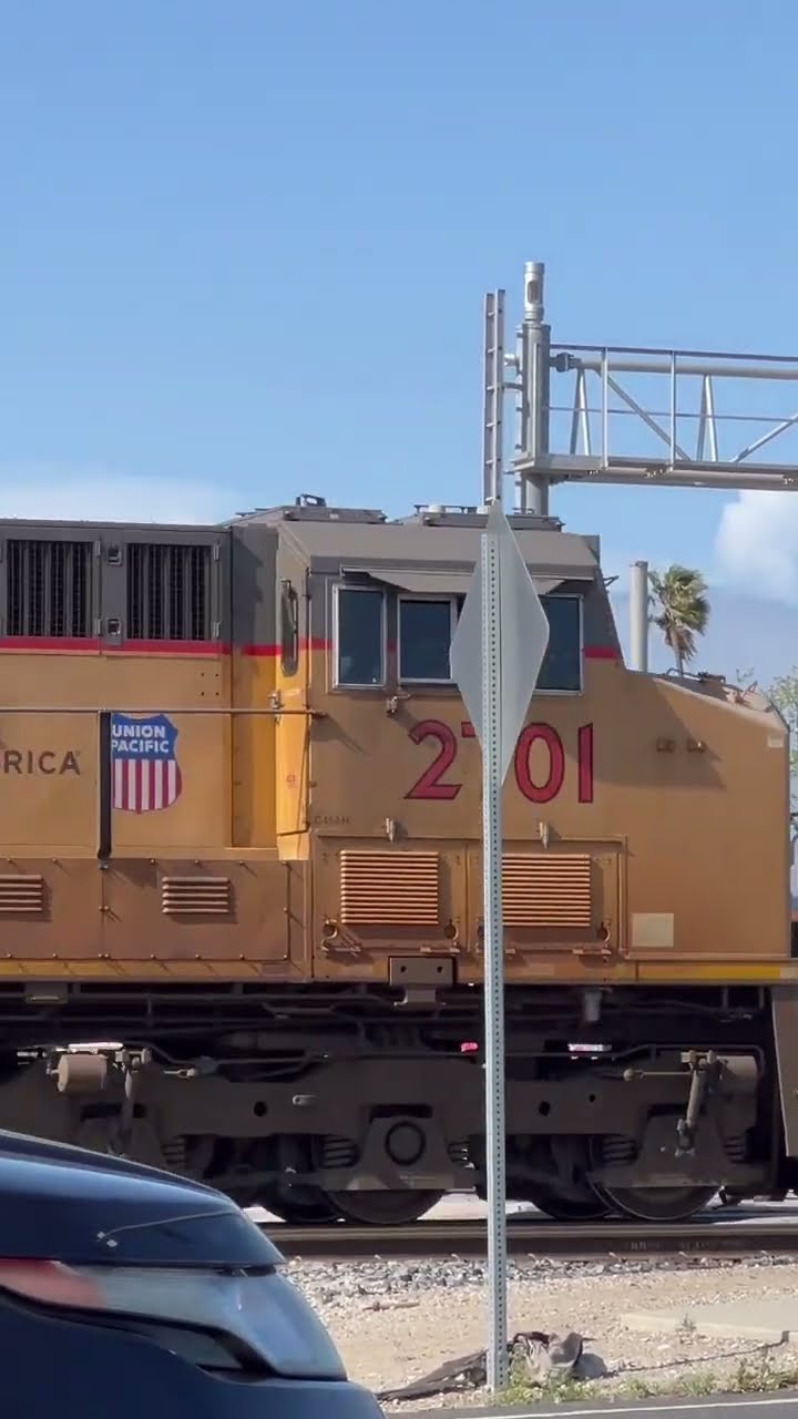 Incredible K5HL on UP 2701 4-24-24 - YouTube