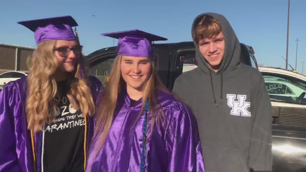 Monett High School seniors participate in graduation caravan - YouTube