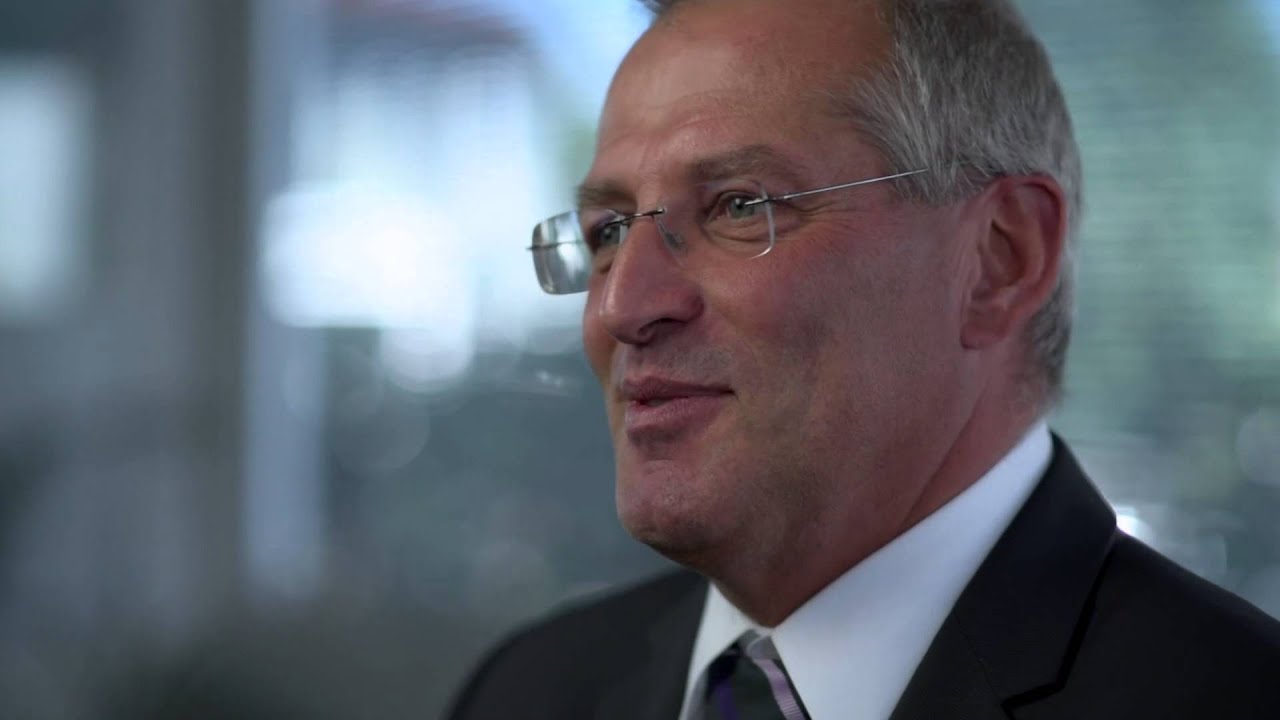 A new compact four-edge chipping machine developed by LINCK - YouTube