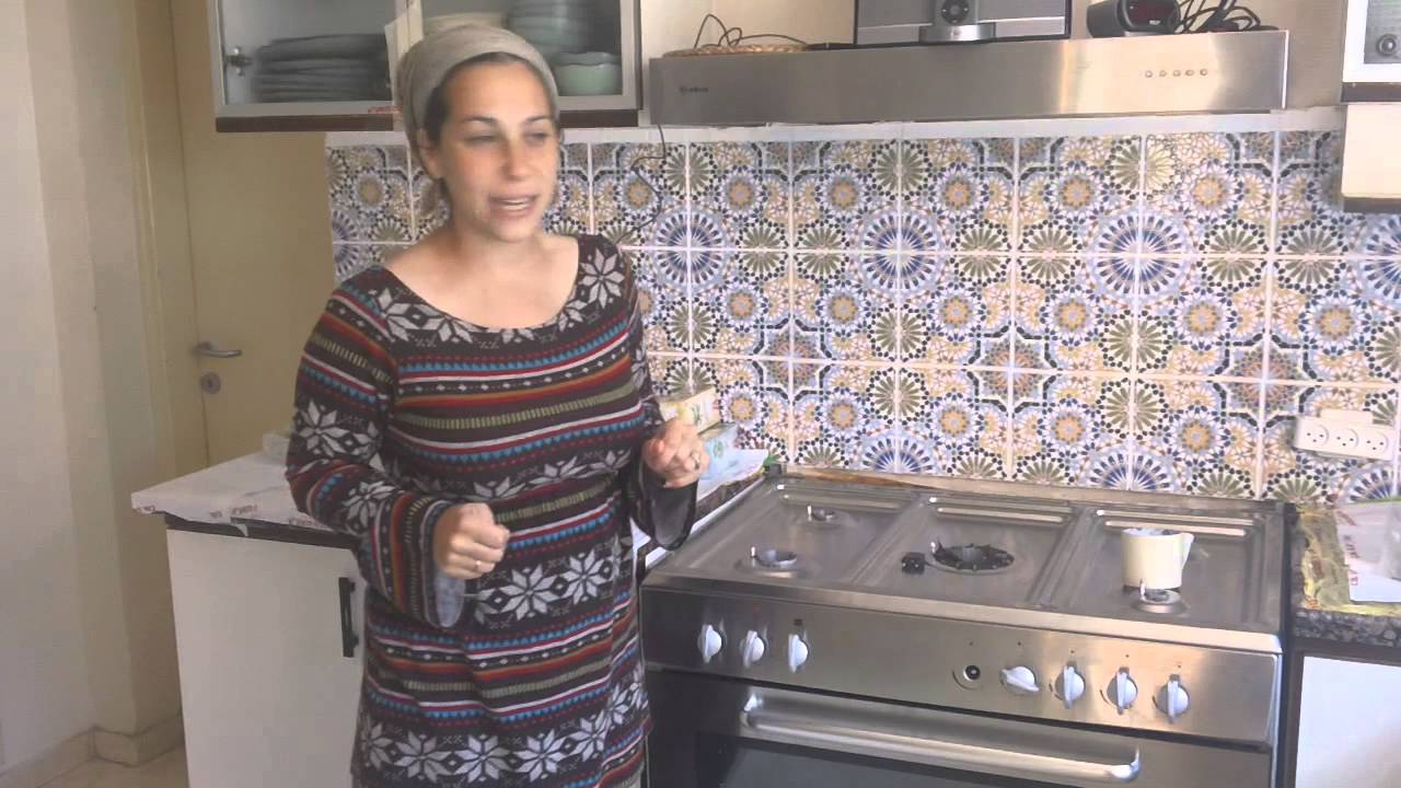 Yael Eckstein prepares for Passover - YouTube
