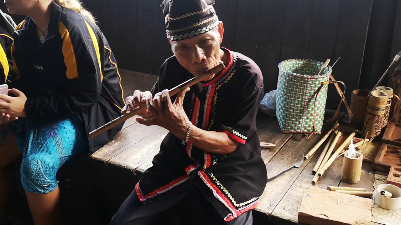 Bidayuh flute - YouTube