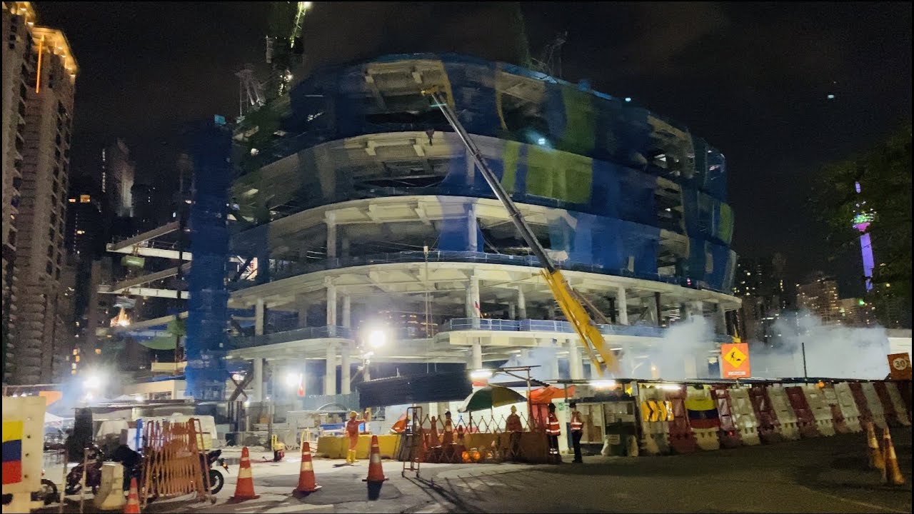 [4K Walk] Night Scene of Tower M | KLCC East Gate (Malaysia) - YouTube