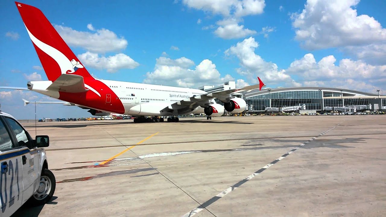 QANTAS A380 DEBUTS DFW INT - YouTube
