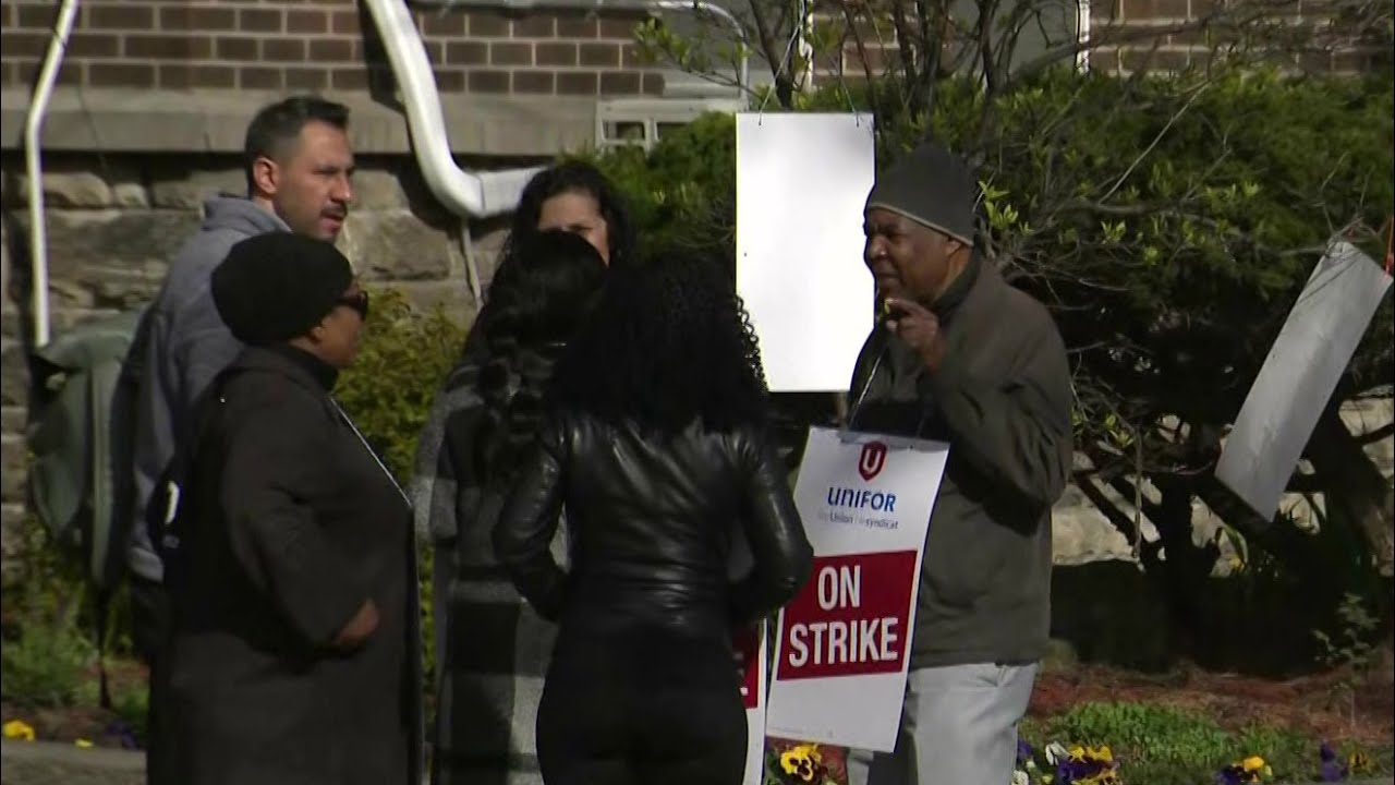 Hundreds of Nestle chocolate plant employees strike in Toronto - YouTube