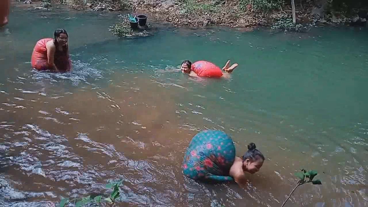 Xyaum ua luam dej - YouTube