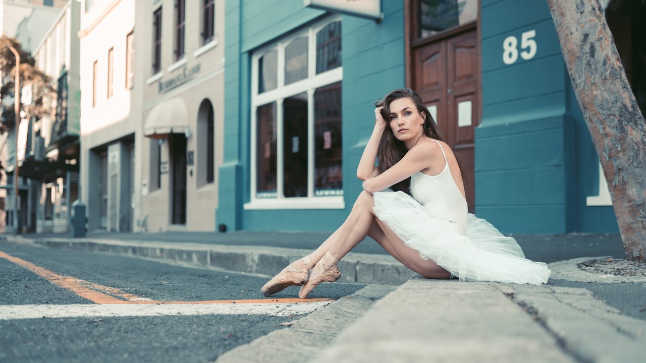 Amazing ballerina dancing in the street • street dance performers ...