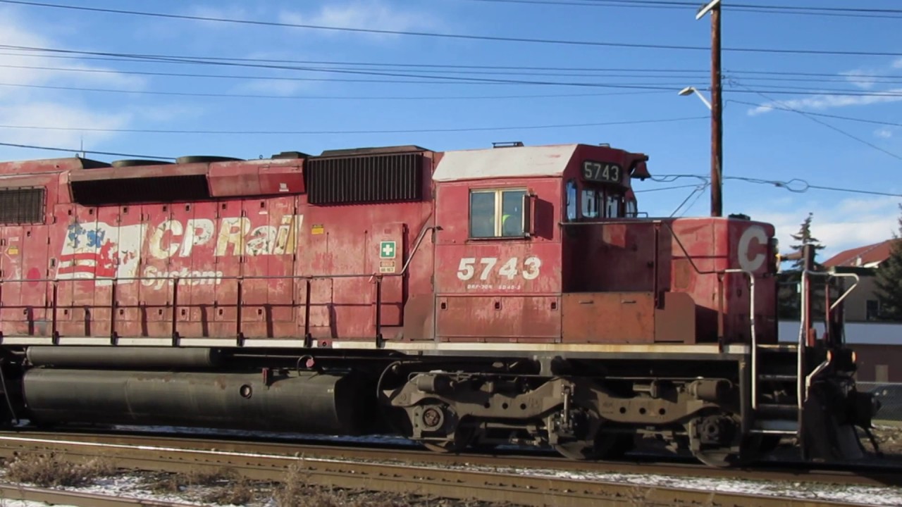 A Rare Sight! SD40-2 Leads GP20C-ECO Calgary AB - YouTube
