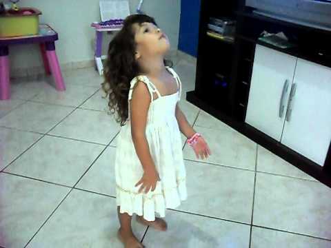 Isinha dançando!!