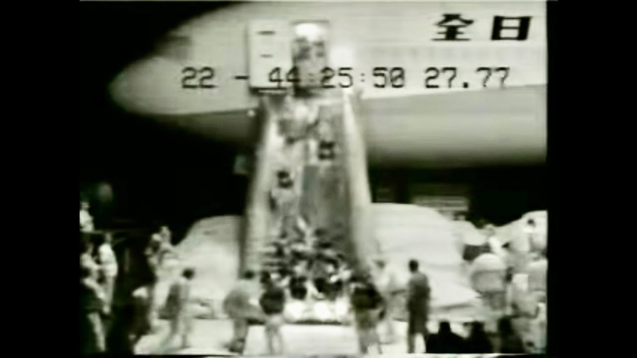 Boeing 777 Full-Scale Evacuation Demonstration - YouTube