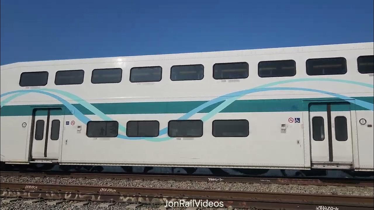 10/8/24 Pre: NB Metrolink set passes Main St ft. repaint SCAX 187 - YouTube