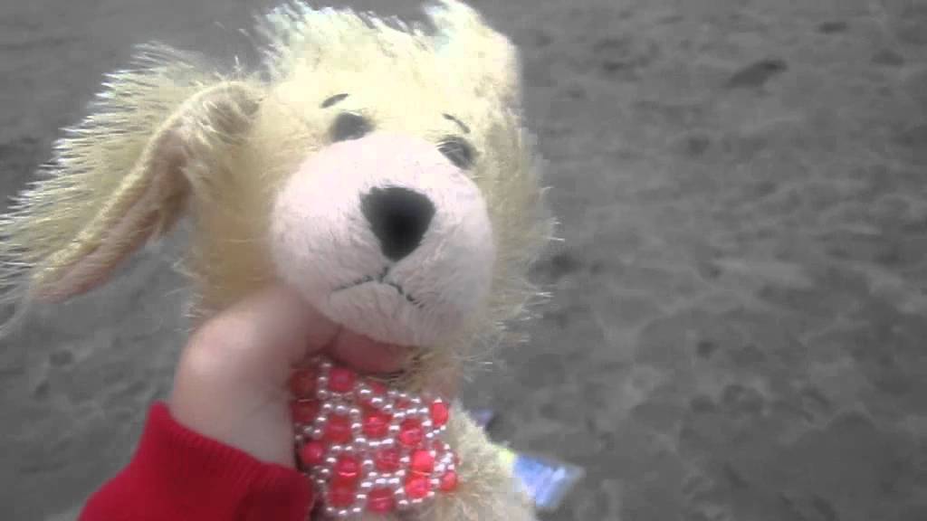 Windy beach singing FAIL ;D - YouTube