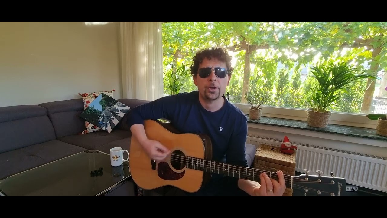 Massimo Cerami - Starman (David Bowie Acoustic Cover) - YouTube