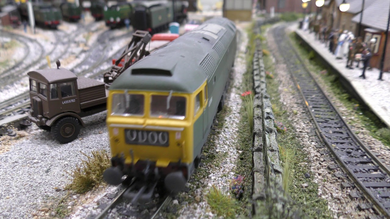 31-656 Bachmann OO Gauge Class 47 47256 BR Green Full Yellow Ends TOPS ...