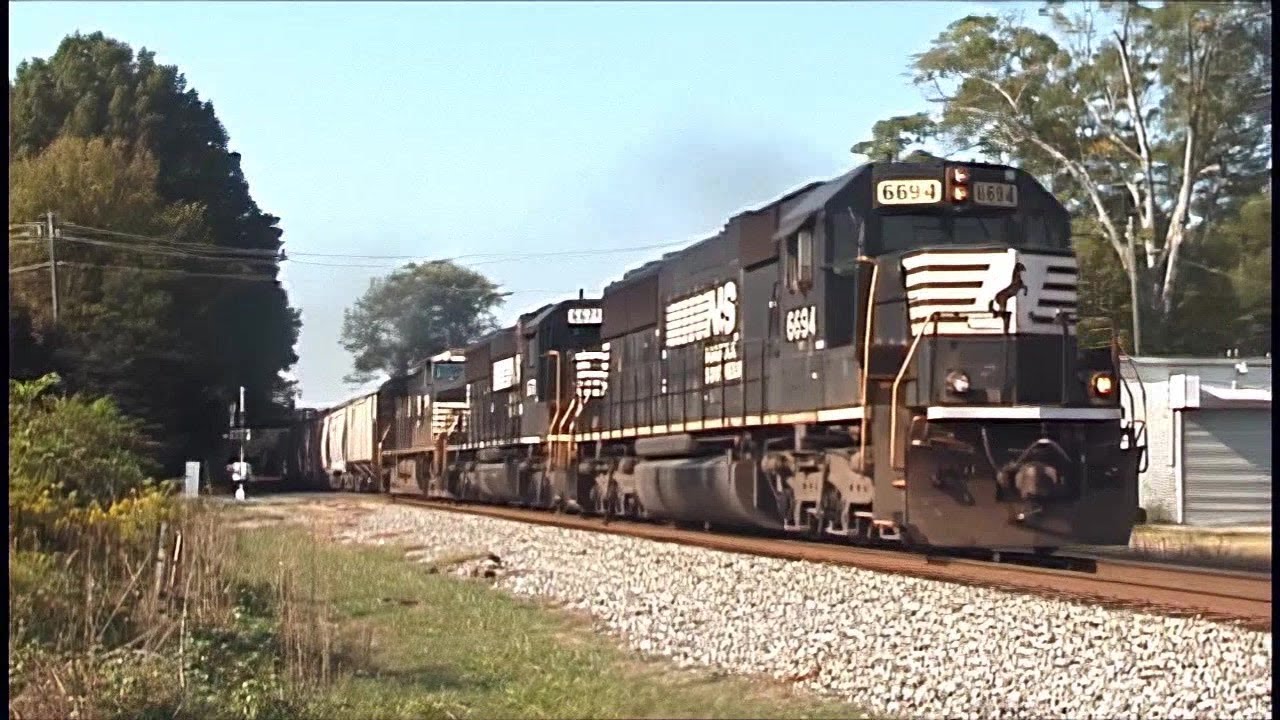NS SD60 #6694 leads NS #W22 at Rome, Georgia - 10/1/14 (Topaz VEAI 720p60 Upload) - YouTube