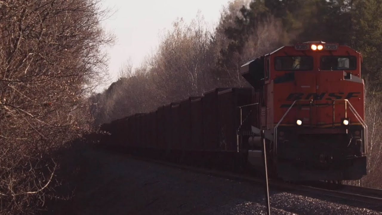 Spring Taconite Trains on the BNSF Railroad - YouTube