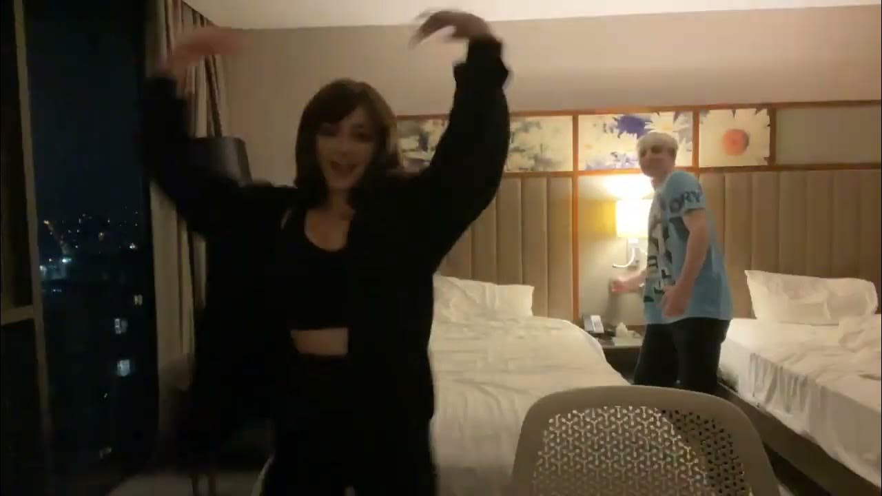 Quick dance in Istanbul JadeyAnh and Keid - YouTube